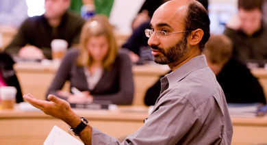 Kellogg professor wins Smith Breeden Prize - Kellogg School of Management