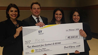 Kellogg team places in diversity case competition